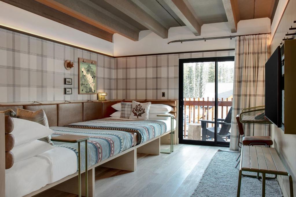 Moxy Banff, Banff (AB) | 2024 Updated Prices, Deals