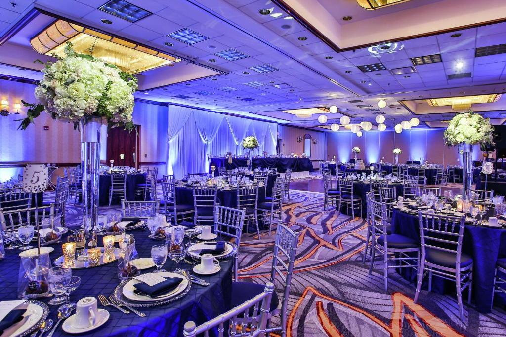 Doubletree Chicago Alsip Hotel, Alsip (IL) | 2024 Updated Prices, Deals