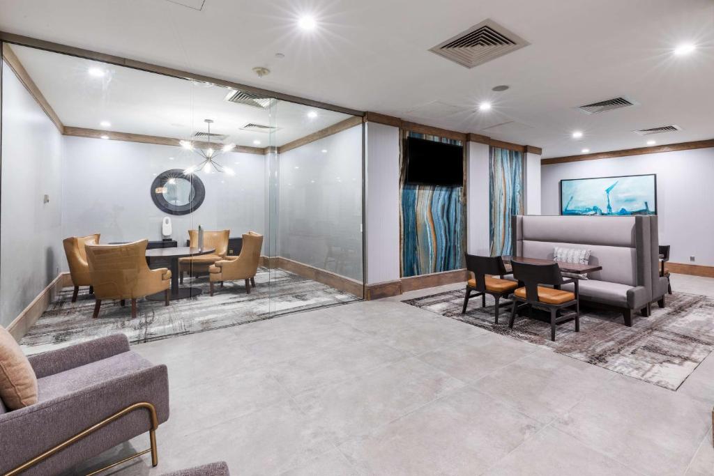 Doubletree Hotel Tulsa at Warren Place, Tulsa (OK) | 2024 Updated ...