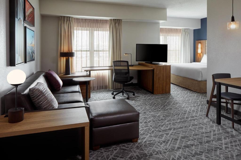 Residence Inn by Marriott Mississauga-Airport Corporate Centre West ...