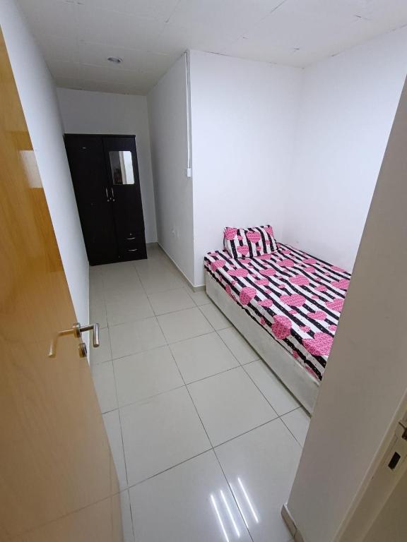 Up to 38% off - 302 R 6 Big Maids Room For couple sharing 2 washrooms ...