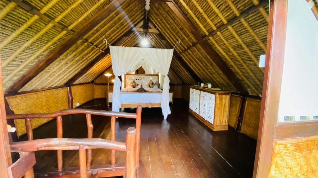 Balangan Sea View Bungalow Hotel (Bali) - Deals, Photos & Reviews