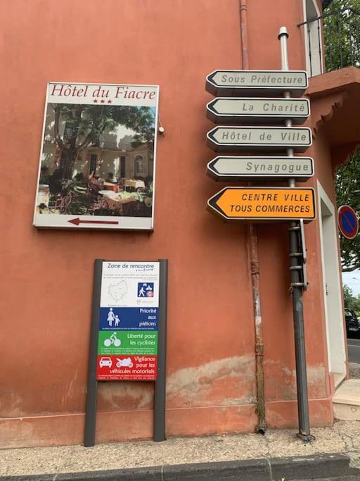 Studio Centre historique Carpentras Mya lee from €39pp