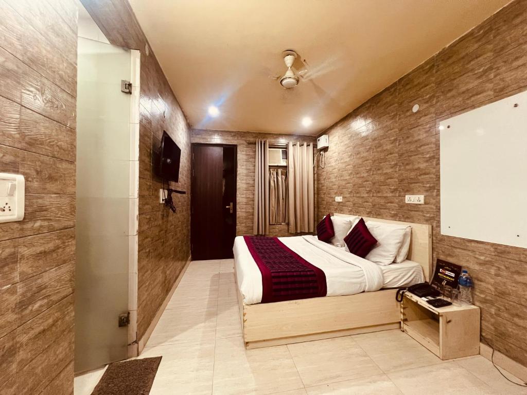 Up to 38% off - Hotel Red Chilly Near Model Town Delhi Metro Station ...