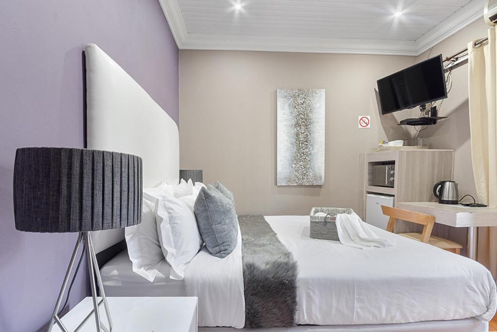 Botle Ba Afrika Lodge, Vereeniging from $22pp - Book Now