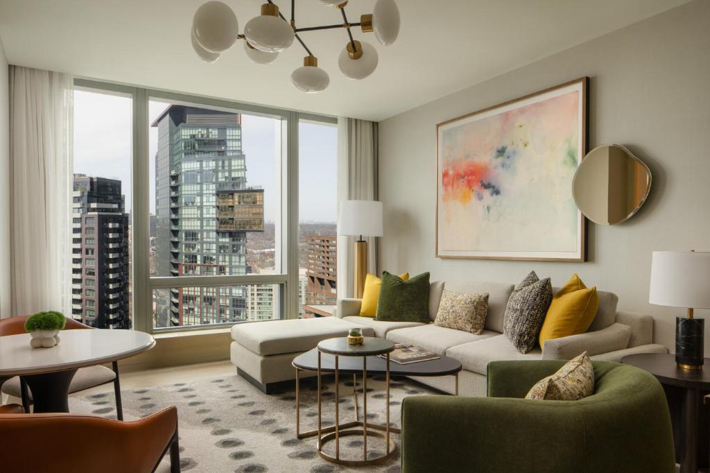 Four Seasons Hotel Toronto at Yorkville in Toronto (ON) - 2024 Deals