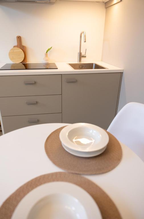 Up to 25% off - Elegant Ada Johanna studio apartment, close to the city ...