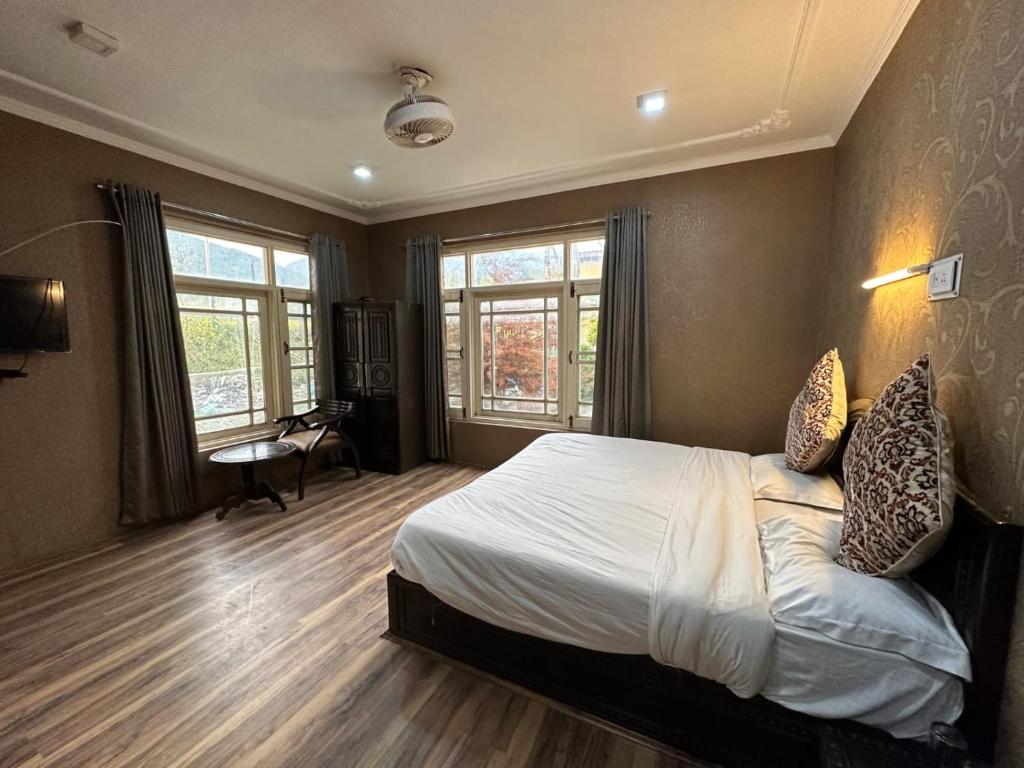 Lidder view resorts Hotel (Pahalgam) - Deals, Photos & Reviews