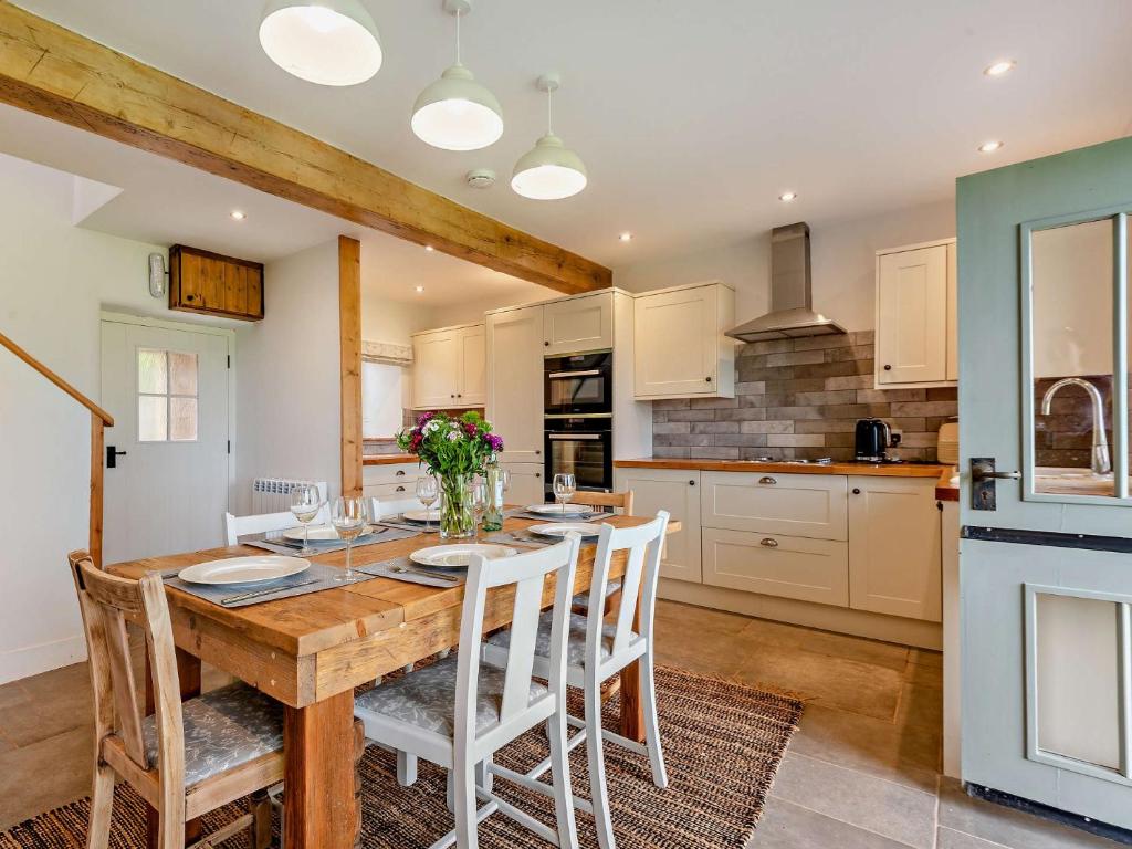 3 Bed in Pooley Bridge 94982 from £39pp - Book Now