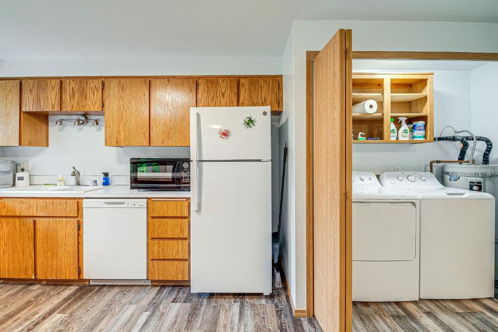 The Crab Shack Westport Home Half-Mi to Beach, WA from $41pp