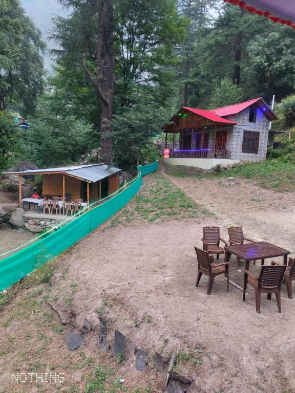 SHIVA VALLEY CAFE & HOME STAy, Kasol up to 38% OFF - Book Now