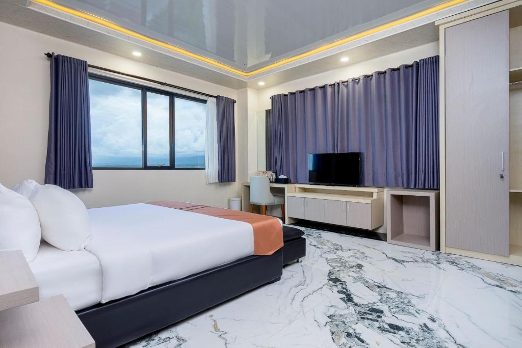 Grand Valonia Hotel Cafe & Park Jember from $17 - Book Now