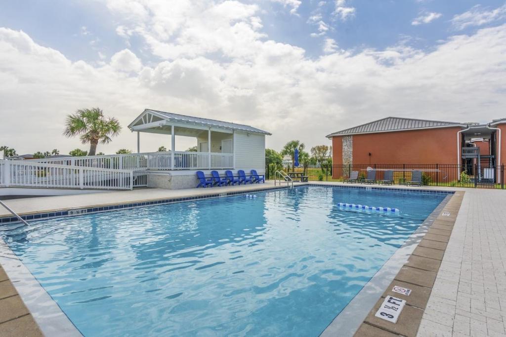 Kings Cove Central Destin 3 Community Pools, FL from $39pp