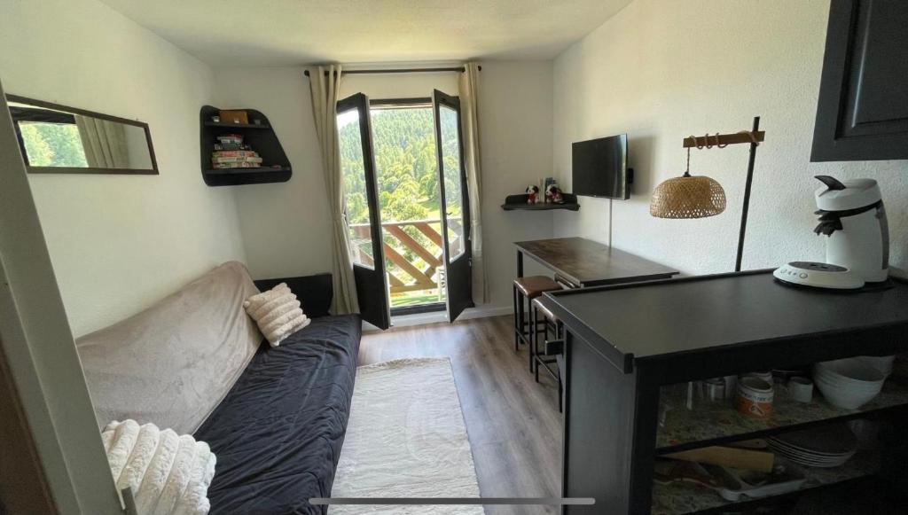 Studio cosy 4 couchages avec parking et balcon, au pied télésiège et vente forfaits à La Foux d ...