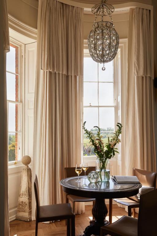 The Grove, Watford from £47pp - Book Now