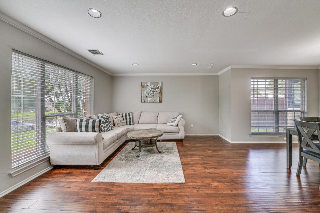 From $42pp - 6 Mi to Dtwn! Family Home with Pool in Carrollton, TX