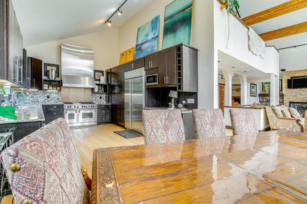 From $97 - Hot Tub and Mtn Views Pristine Breckenridge Home, CO