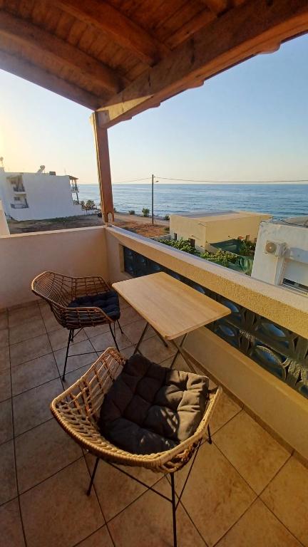 Etesian Wind, Appartement Milatos Beach