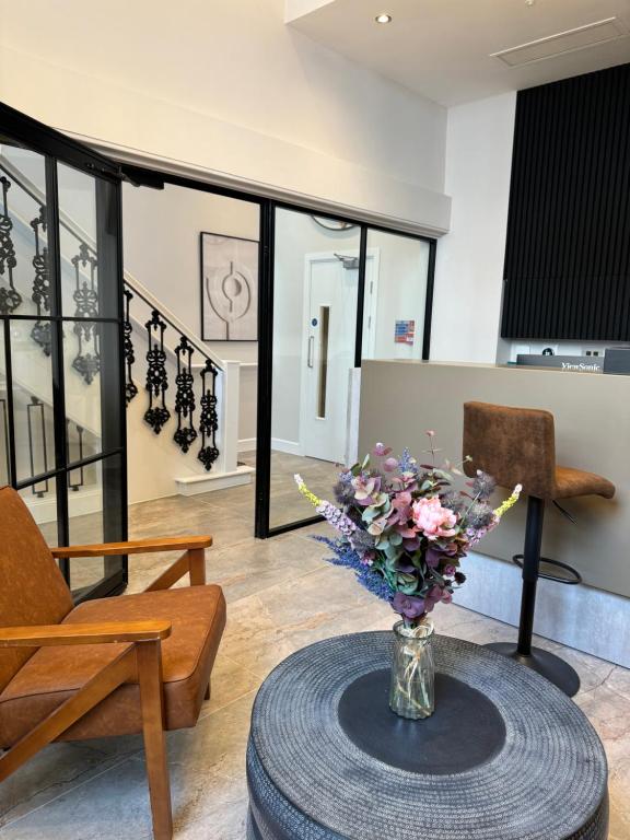 Reem Hotel, London | 2024 Updated Prices, Deals