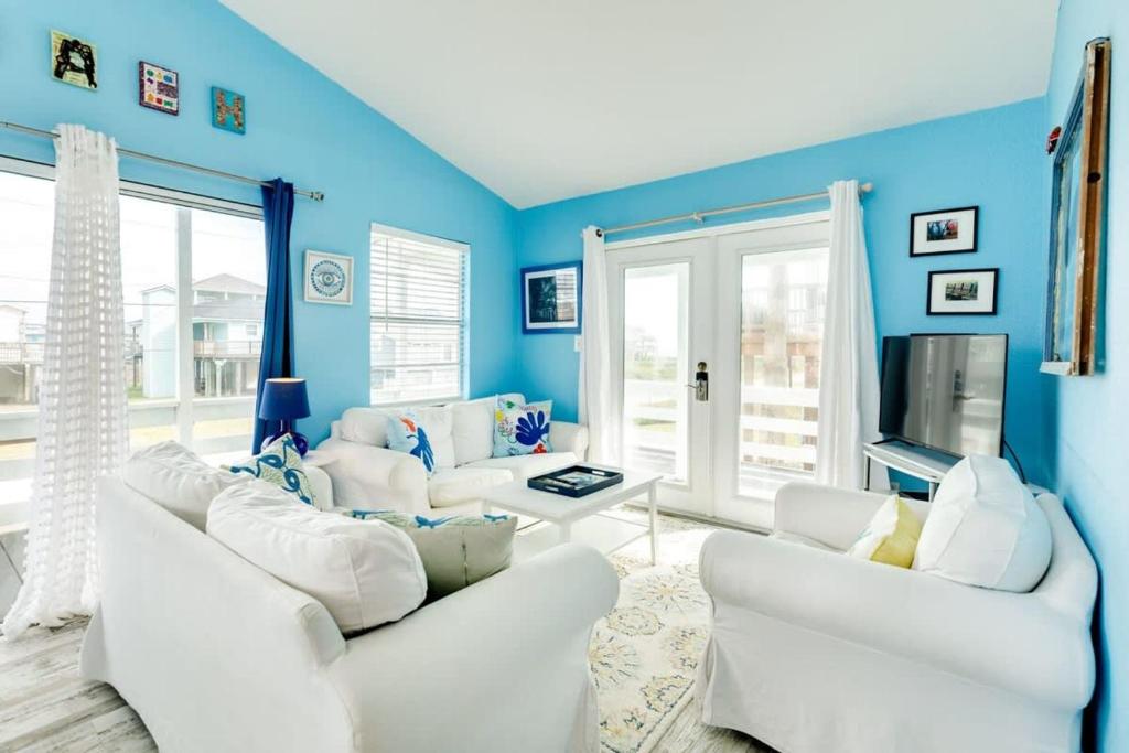 From $61 - Fun in the Sun Cozy Beach Pad, Gulf Views and Easy Access to ...