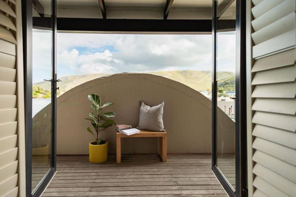 Studio 7, Hermanus Waterfront from $27 - Book Now