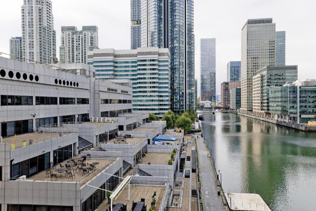 Imperial Meridian Place Apartment, Canary Wharf, London up to 20% OFF