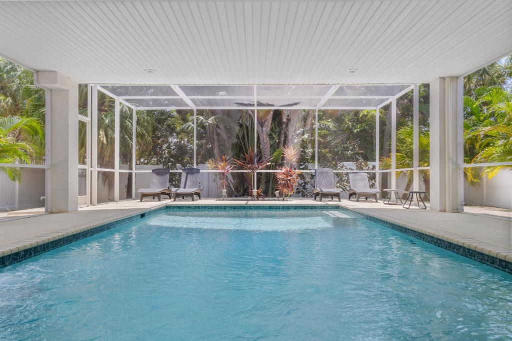 From $42pp - AMI 1 Block 2 Beach, Big Heated Saltwater Pool, Anna Maria, FL