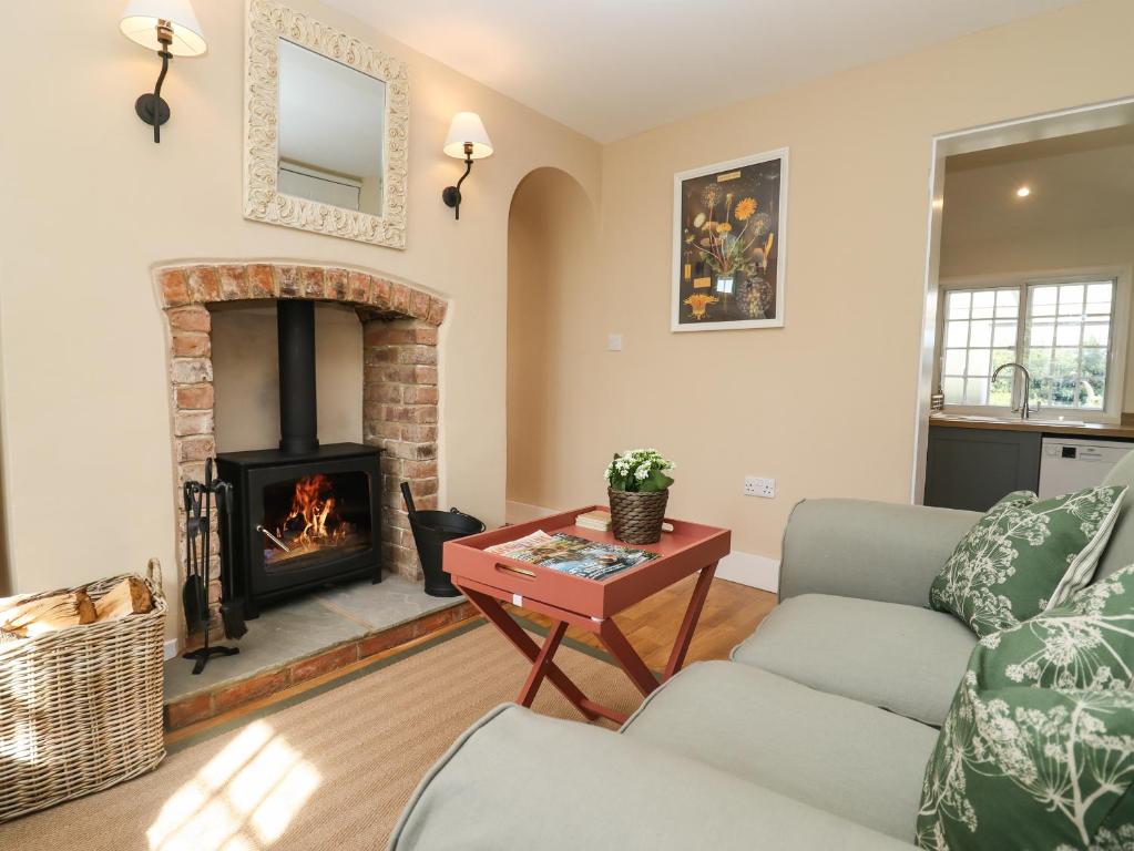 The Alms House East | Cotswolds Guide