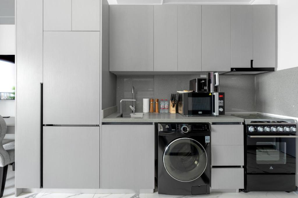 From $39pp - Modern Meydan Studio Apartment - 15 min Drive to Downtown ...