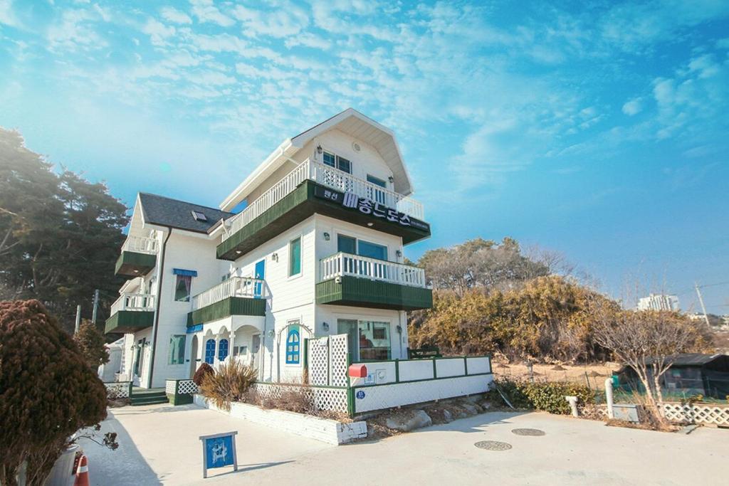 Gangneung Maison de Rose from $44 - Book Now