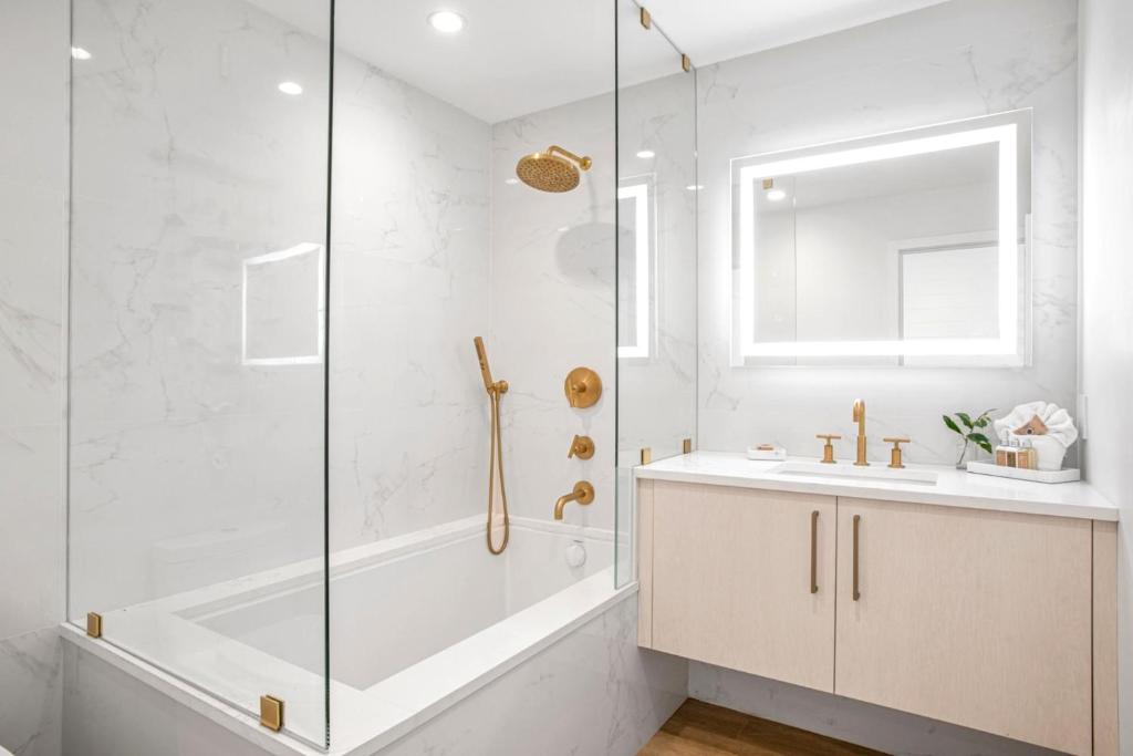 KBM Resorts FREE CAR Maalaea Surf 1- bedroom Condo with Prime Location ...