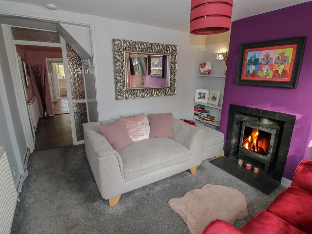 Cherry Blossom Cottage | Cotswolds Guide