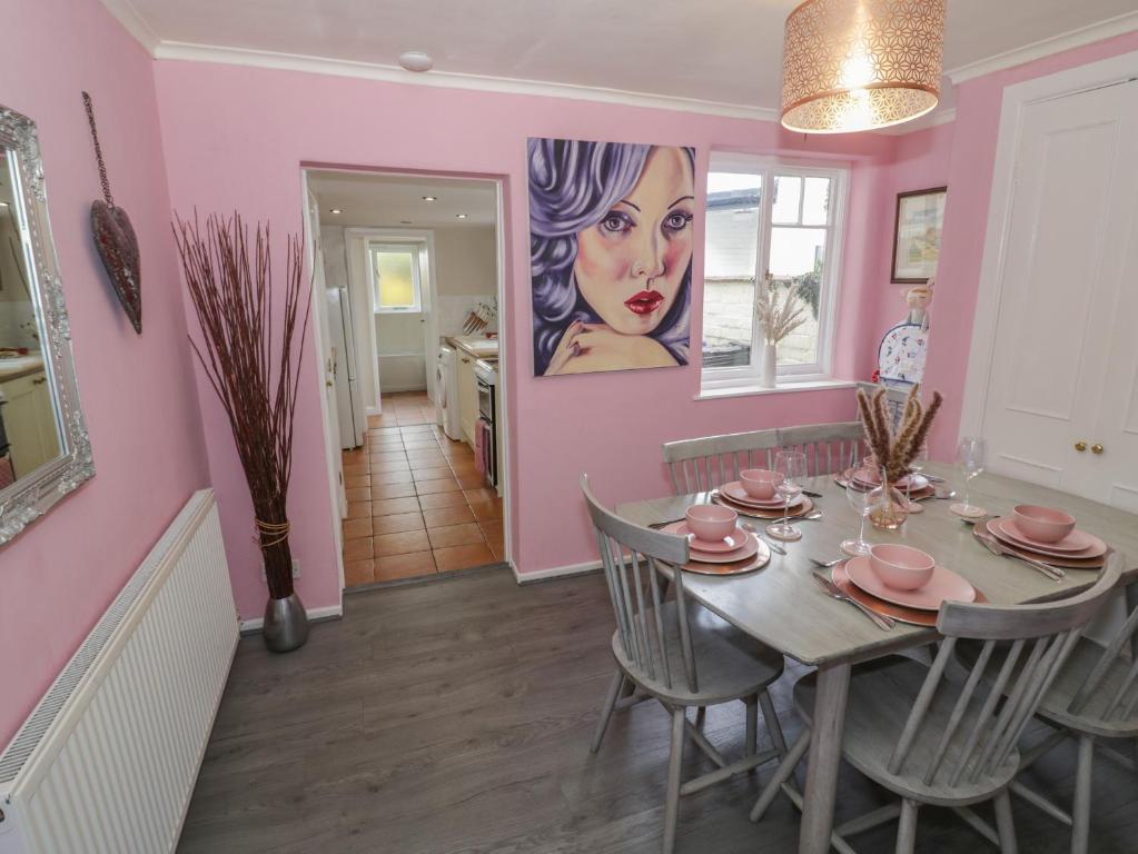 Cherry Blossom Cottage | Cotswolds Guide