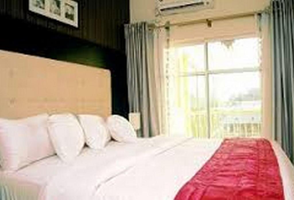 Hampton Towers Spa - Deluxe Twin, Asaba from $39 - Book Now