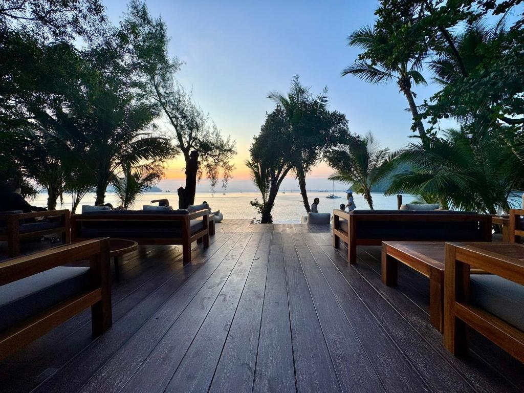 Sunny Cove Beach Resort Koh Phayam, 잊지 못할 추억! 아름다운 해변과 최고의 서비스 경험 써니코브 ...