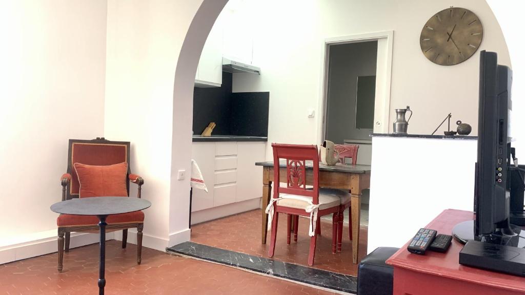 From €39pp - ApartHotel Riviera - CLOCHER D'ALEXANDRE - Old Town ...