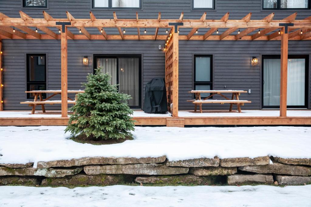 Suites du Lac Moore.. Your Mont-Tremblant Adventure Starts Here!