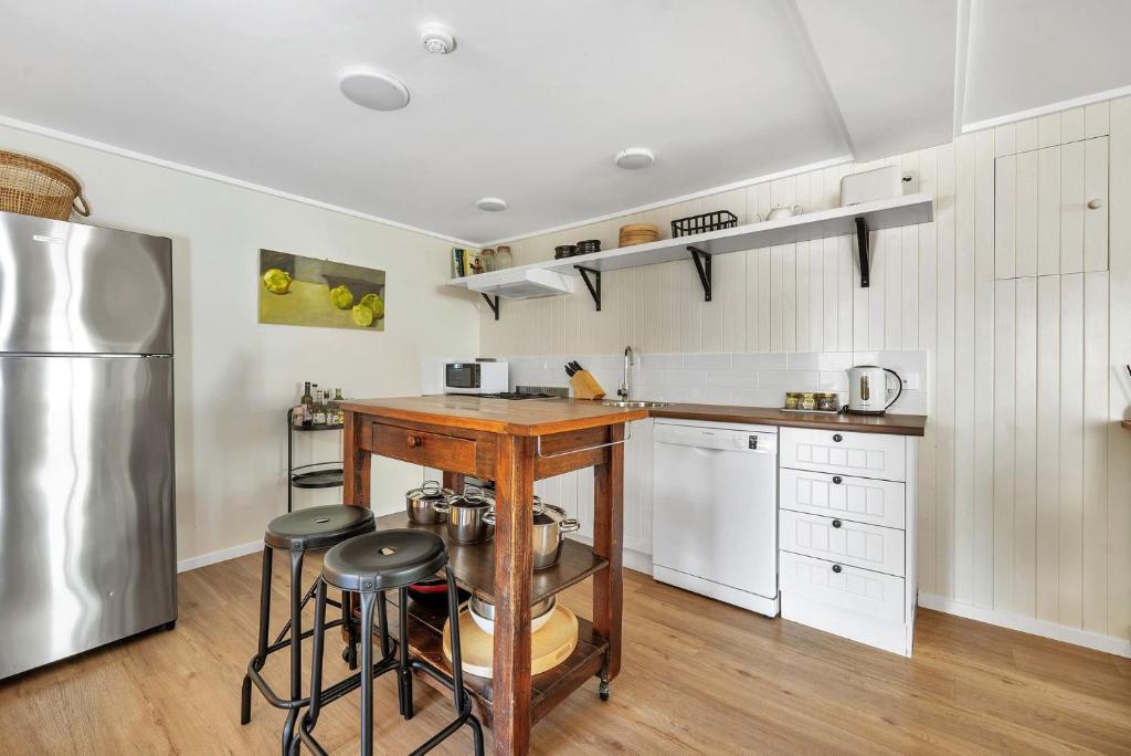 White Sands Retreat, Hyams Beach from $40pp - Book Now