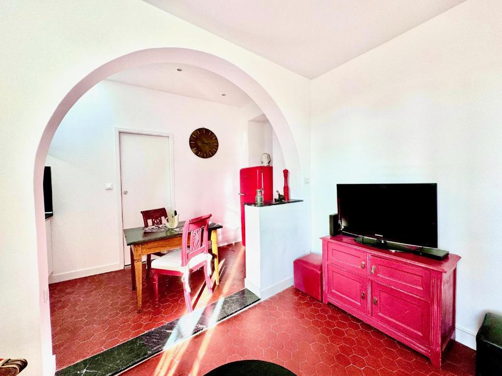 From €39pp - ApartHotel Riviera - CLOCHER D'ALEXANDRE - Old Town ...