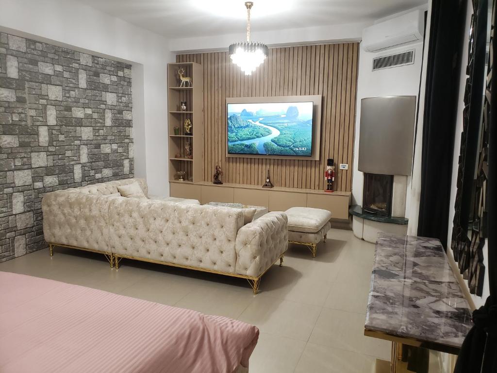 Studio Thopia, Durrës from €14pp - Book Now