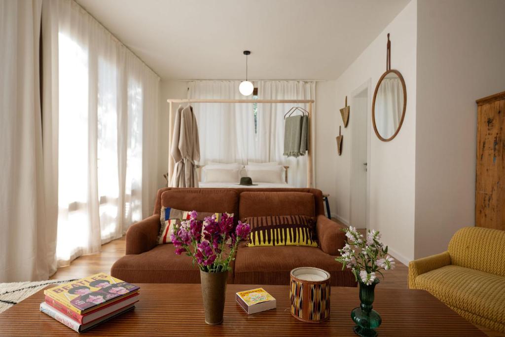 From $39pp - Villa Hod Couples Suite with Heated Romantic Hot Tub, En Hod