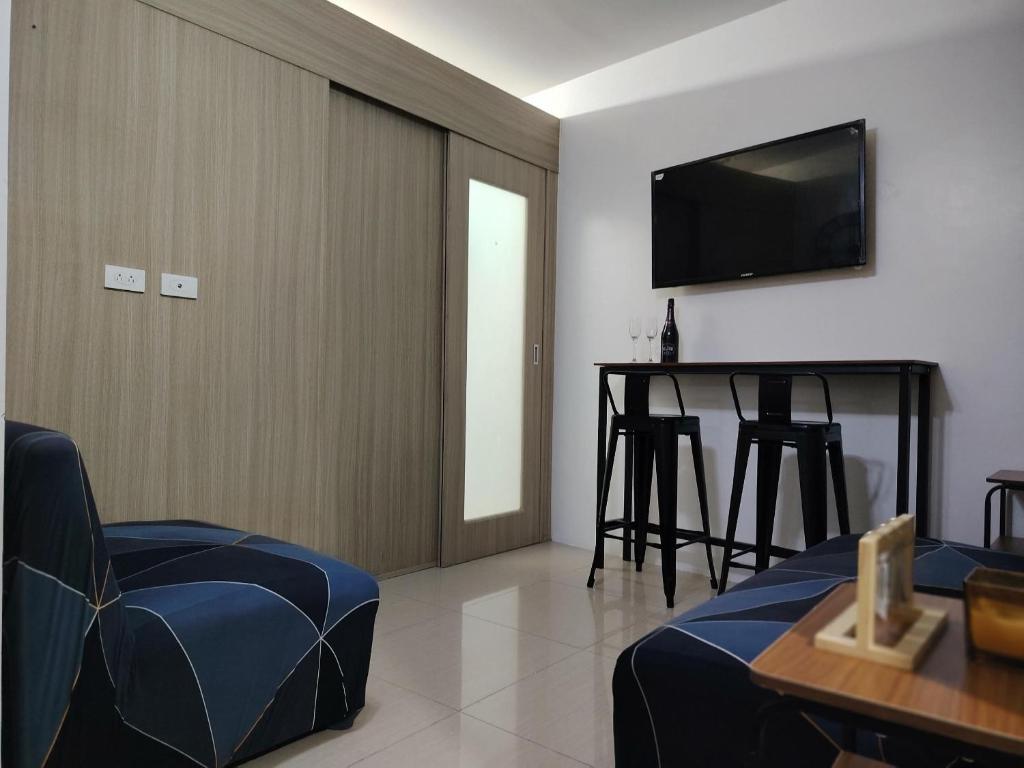 From $15 - Shore Residences - 2 Bedroom Pool View Near Moa, Manila