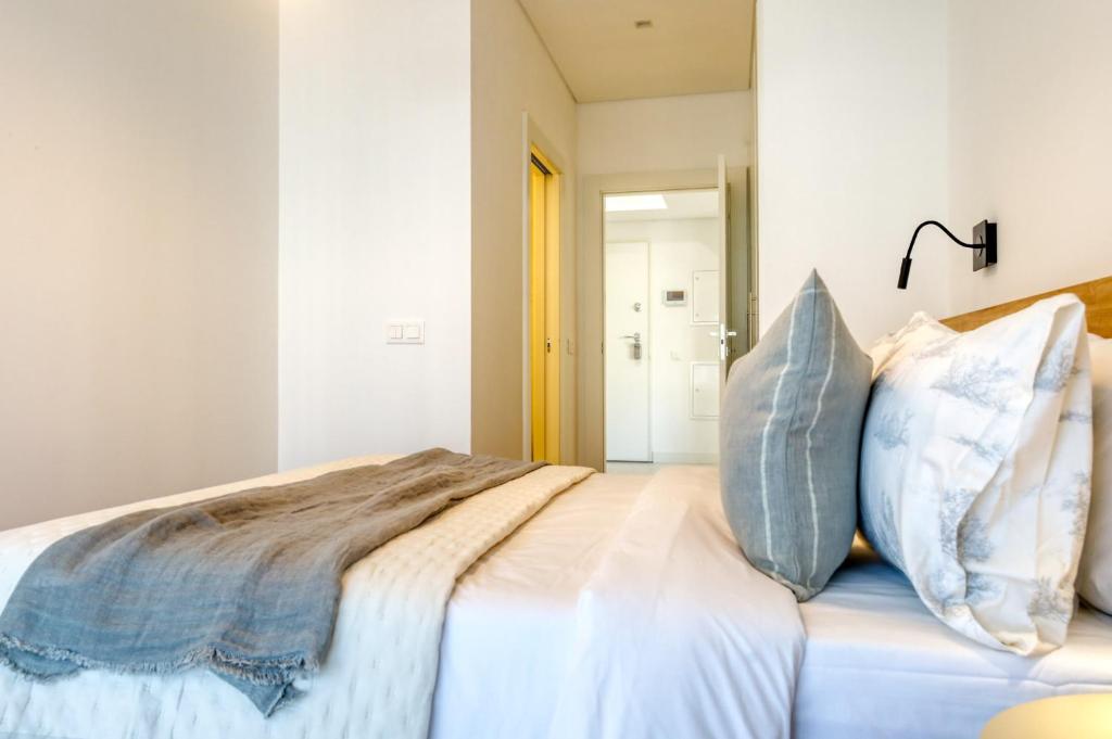 Funchal Acqua Blue 8E, a Home in Madeira from €40pp