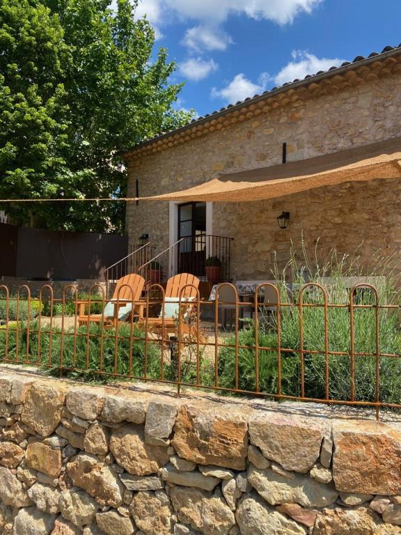 Riverside farmhouse with olive grove, Maison de vacances Lorgues