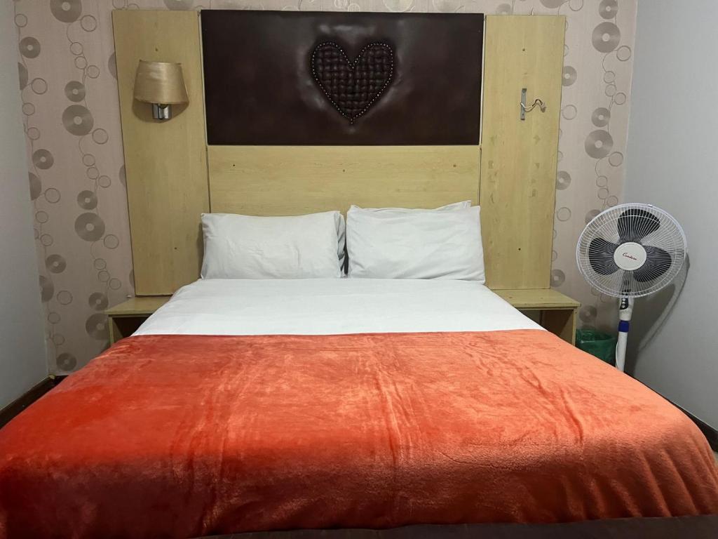 Lodge on 98 Alexander, Parow from $26 - Book Now