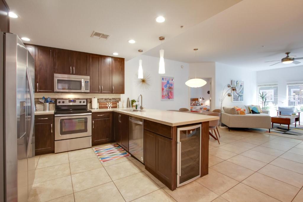From $38pp - Mid-Century Modern Phoenix Condo, Walk to High St, AZ