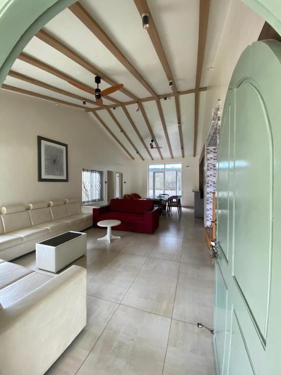 Luxury Glasshouse Villa In Yercaud from $11 - Book Now