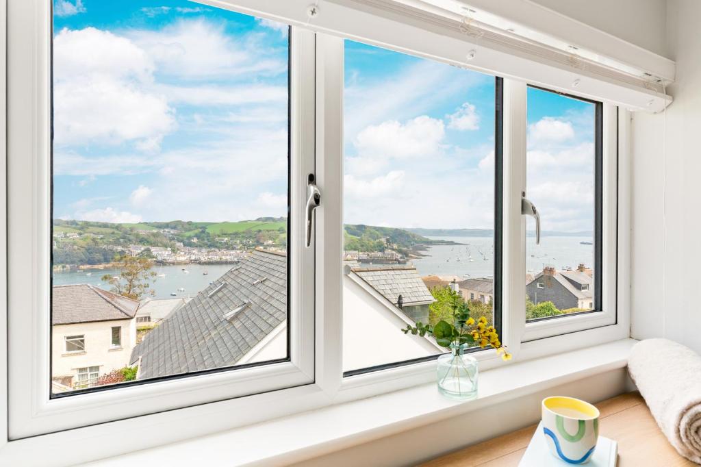 From £39pp - Peaceful cottage with harbour view & parking, Flushing