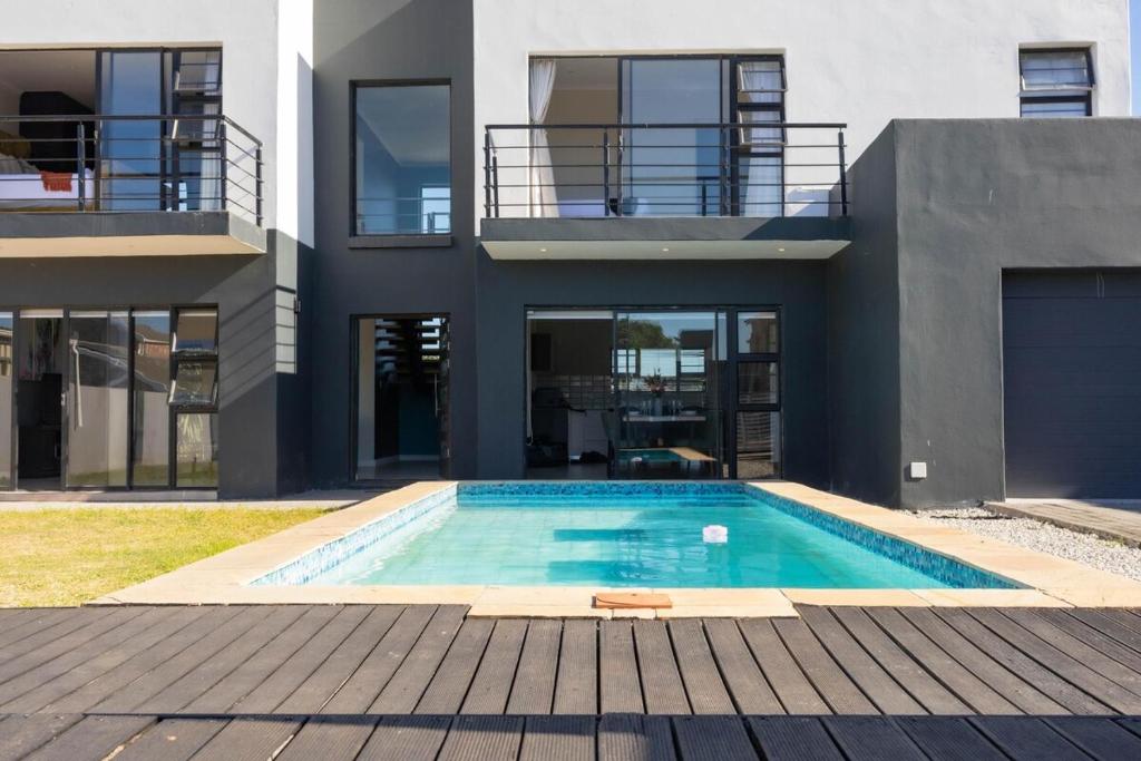 Bluewater Bay Escape, Gqeberha from $27 - Book Now