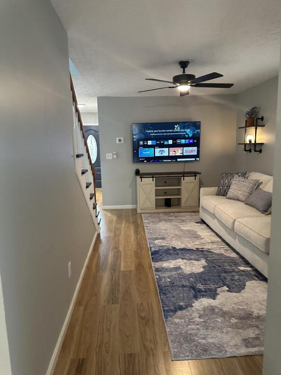 Downtown Oasis By NuLu Entire house (Louisville (KY)) - Deals, Photos ...